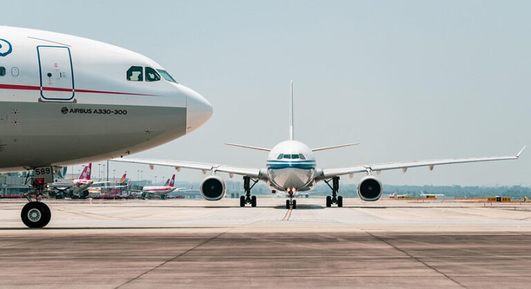 chuan-zhao-tuo-xie-yi-lu-xiao-pao-airplane-7359232_1280 ...
